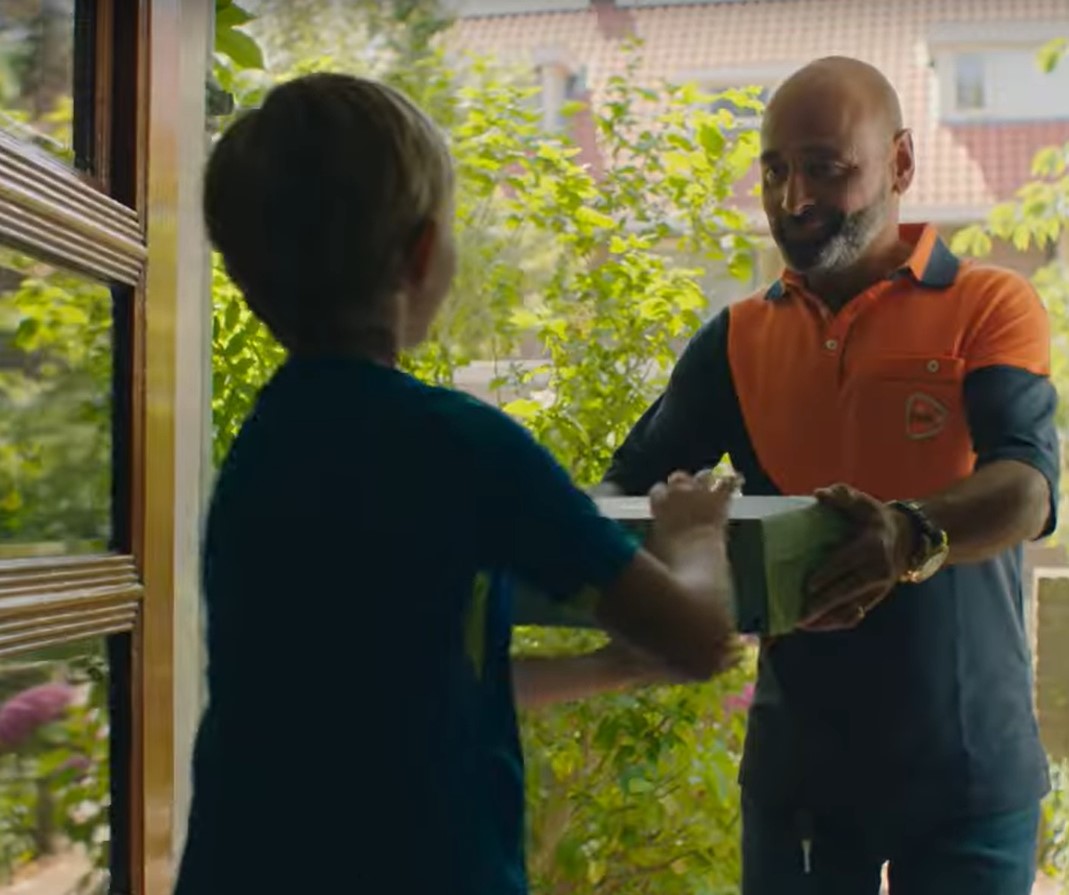 Hoe PostNL in zijn nieuwe campagne alle schakels in de bezorging ...
